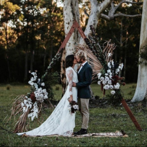 WOODEN TRIANGLE ARBOUR - The Wedding Creators