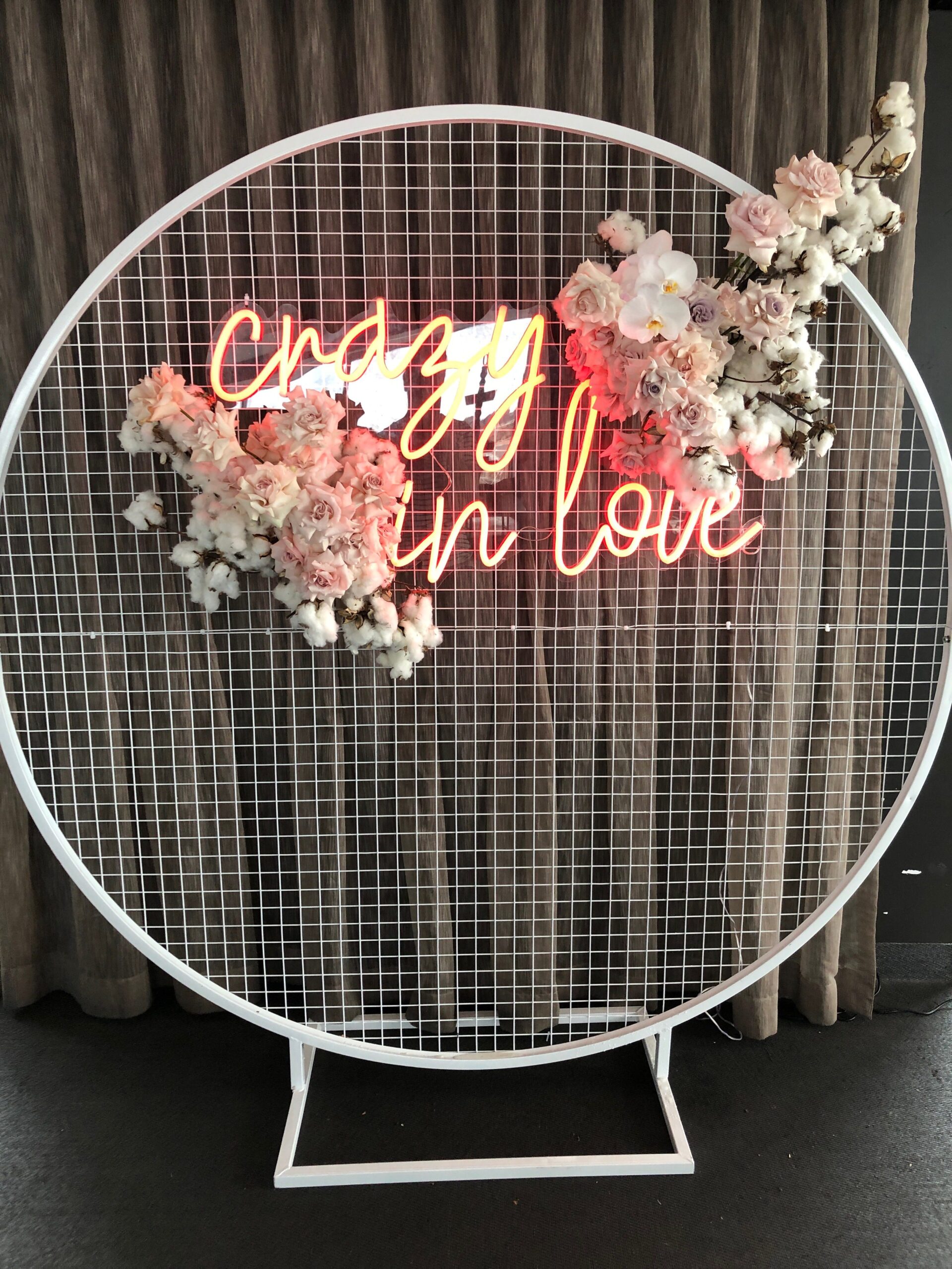 WHITE MESH CIRCLE BACKDROP – The Wedding + Event Creators