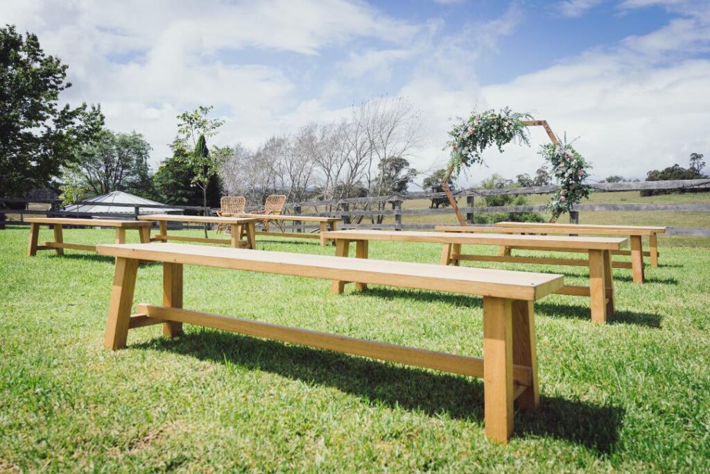 NATURAL OAK BENCH SEAT - The Wedding Creators
