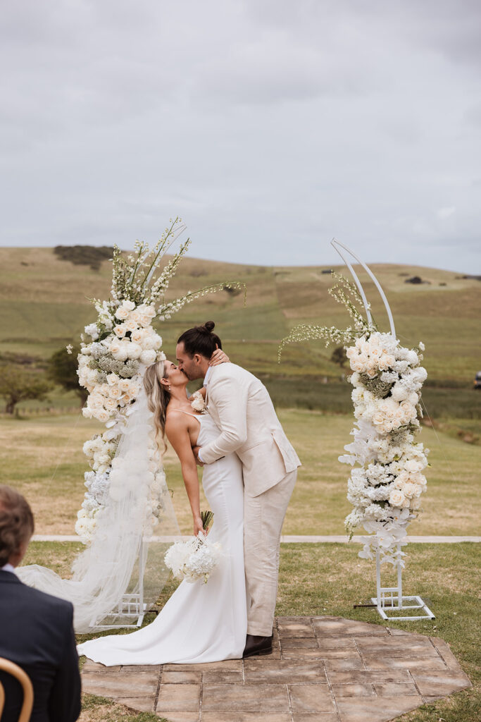 Luna Column Arch - The Wedding Creators
