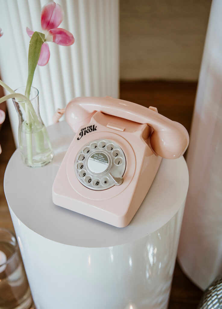 Round White Cake Plinth - The Wedding Creators