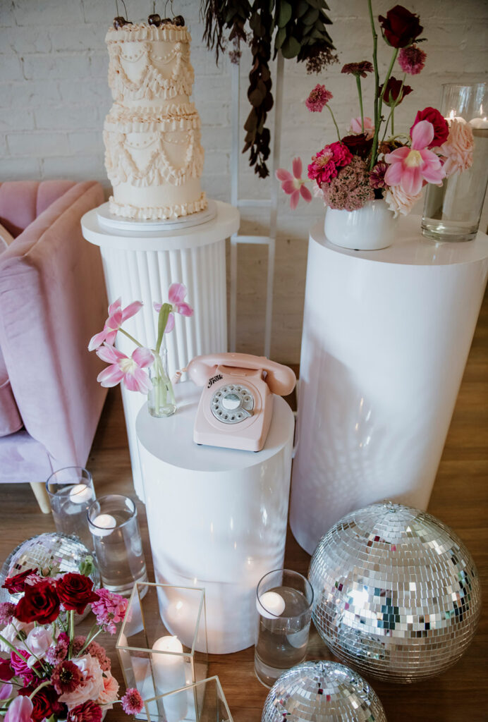 Round White Cake Plinth - The Wedding Creators