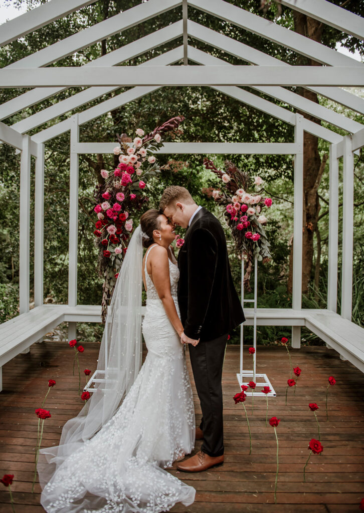 Luna Column Arch - The Wedding Creators