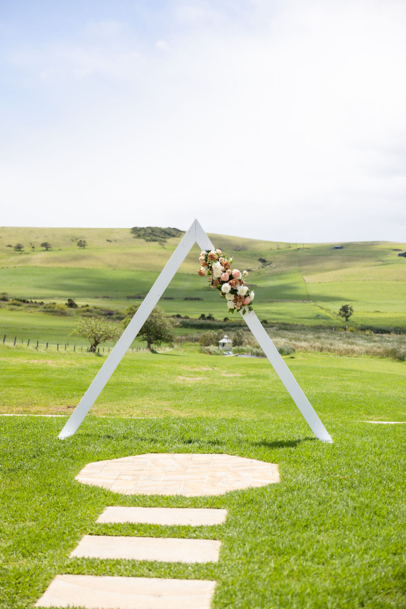 WHITE WOODEN TRIANGLE ARBOUR - The Wedding Creators