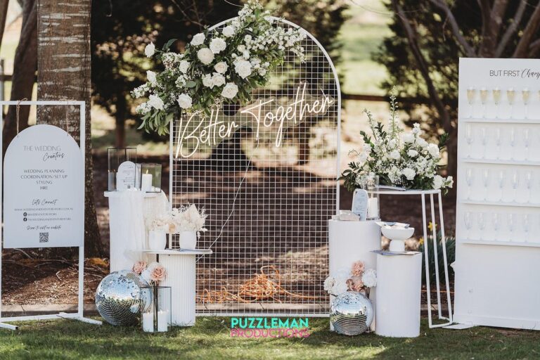 WHITE ARCH MESH FRAME - The Wedding Creators
