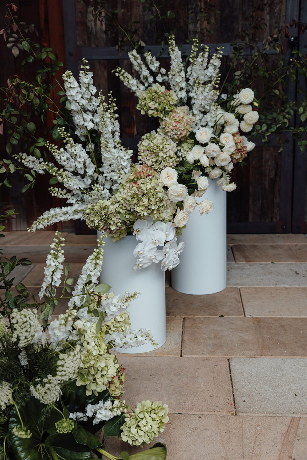 Round White Cake Plinth - The Wedding Creators